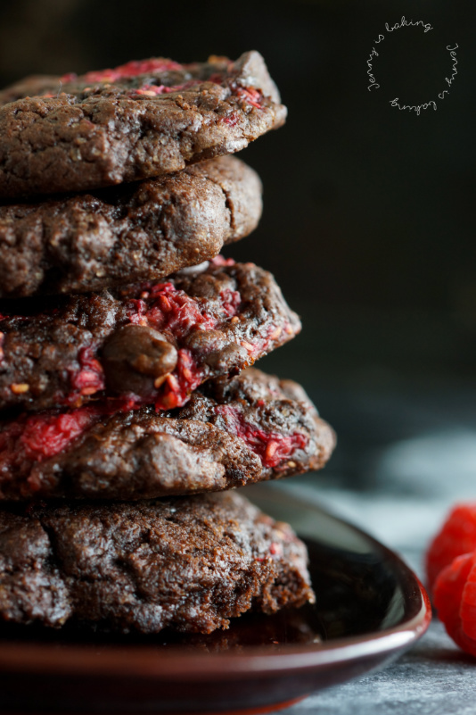 Raspberry Chocolate Cookies - Jenny is baking