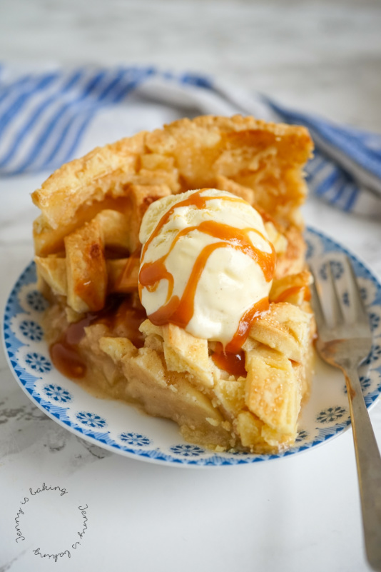 Apple Pie with Caramel - Jenny is baking
